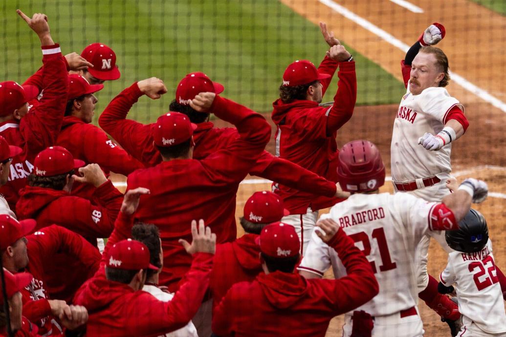 Nebraska baseball beats Niagara in NCAA elimination game
