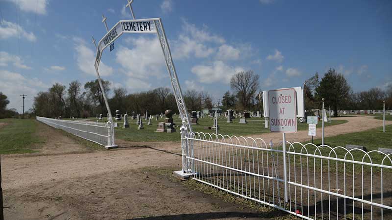 Storm beats up Gibbon Cemetery