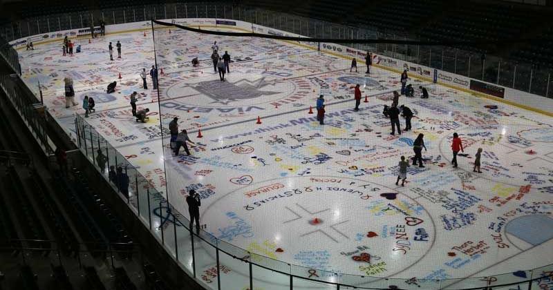 Over 300 messages left on ice during Color Out Cancer