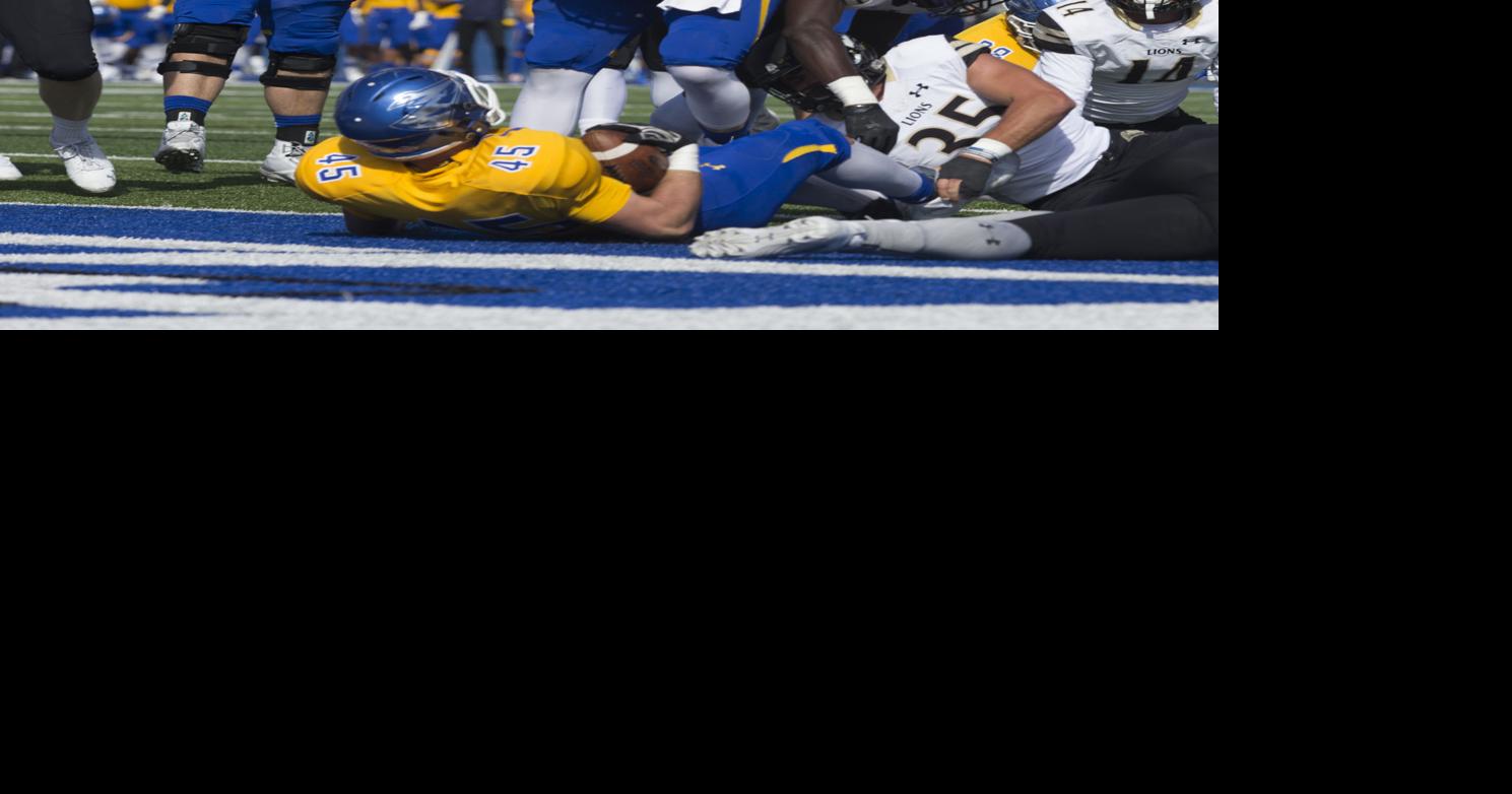 Fake field goal puts linebacker among UNK's receiving leaders