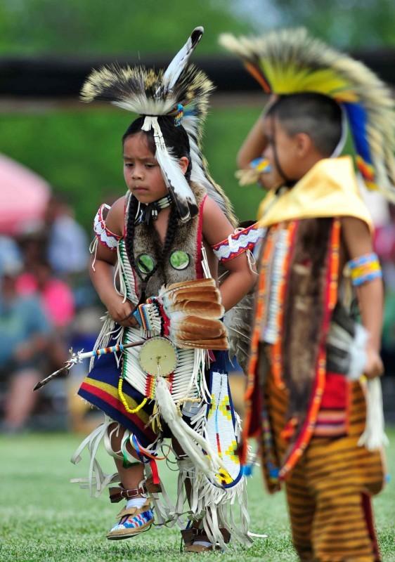 Ponca tribes’ history show-and-tell welcomed by Nebraskans