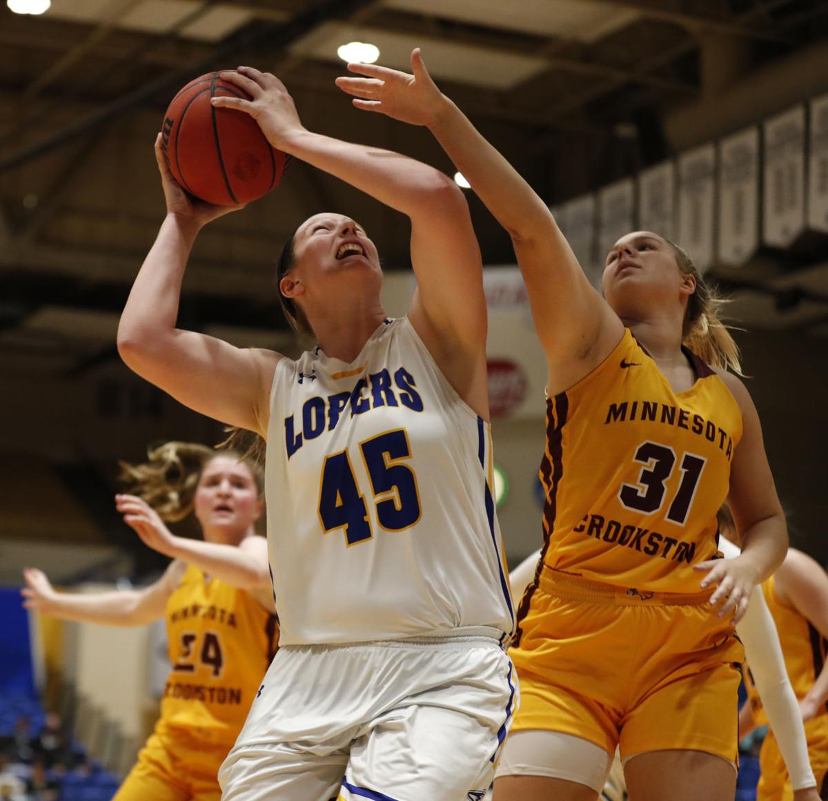 Brooke Carlson plays key role in Lopers' victory over Wayne State