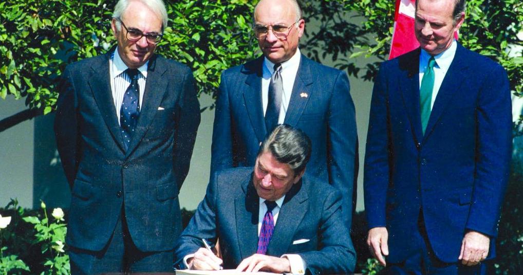 Former US Secretary of Ag and Eustis native Clayton Yeutter looks at ...