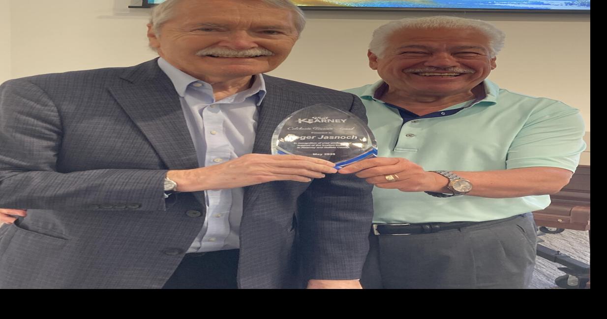 Kearney Visitors Bureau honors MONA, Roger Jasnoch