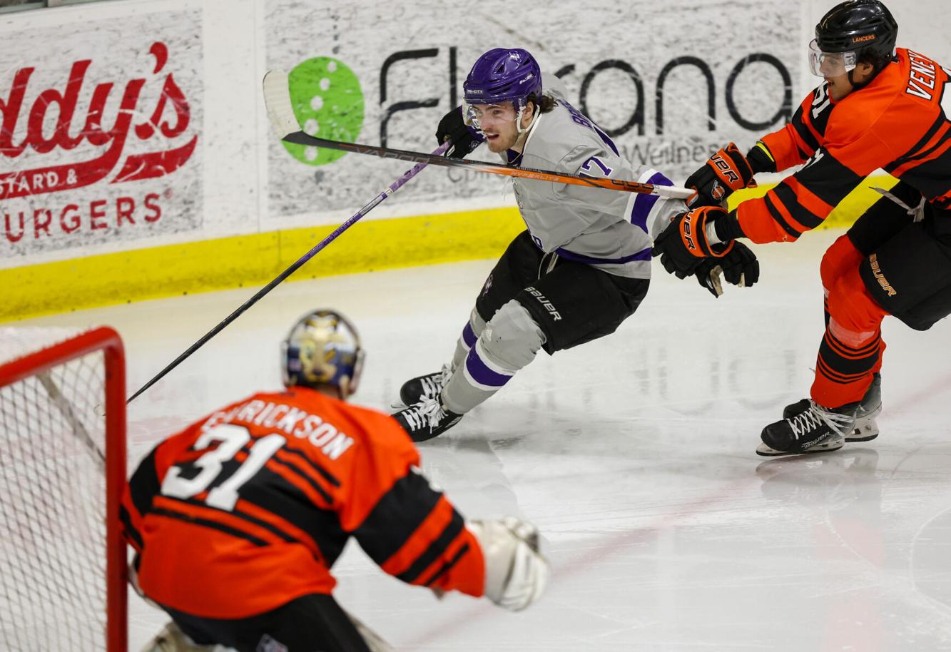 "Photos" Tri-City Storm and Omaha Lancers hockey