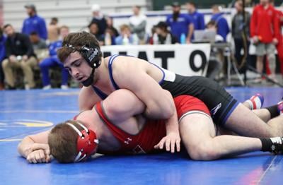 Loper wrestlers deal with inconsistency in losses at Midwest Duals