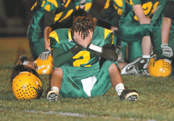 Blue Hill doesn’t throw a pass, runs over Kearney Catholic