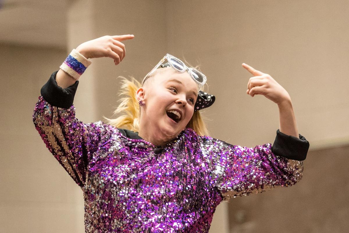 Teen music sensation JoJo Siwa makes surprise visit to Omaha school ...