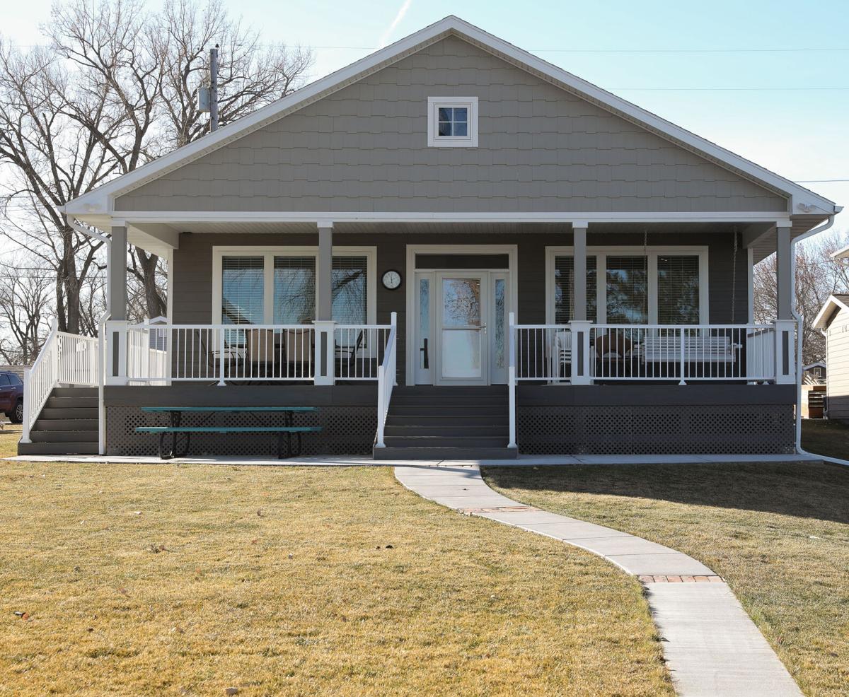 Hoffs new Johnson Lake cabin continues the 'come one, come all' family ...