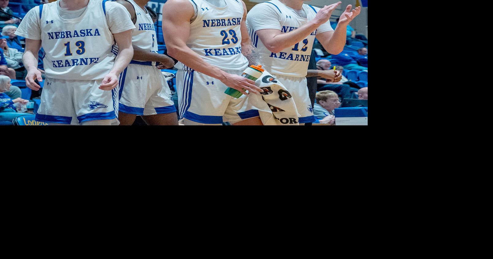 Loper men snap three-game losing streak with win