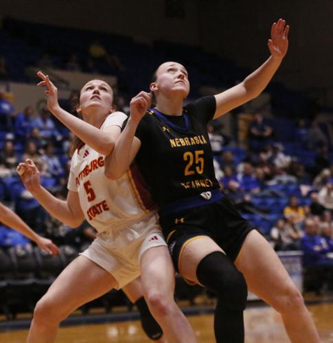 After close first half, Pittsburg State rolls to win over Lopers