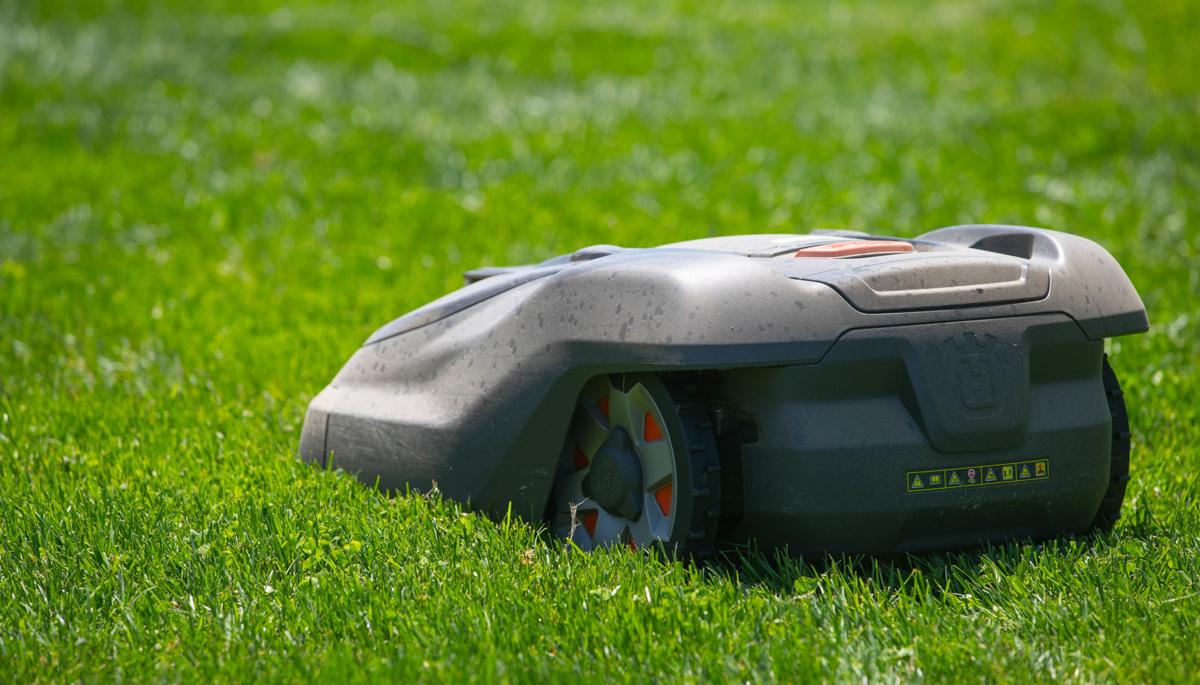 Futuristic lawn care: UNK using technology to tackle yardwork | Local ...