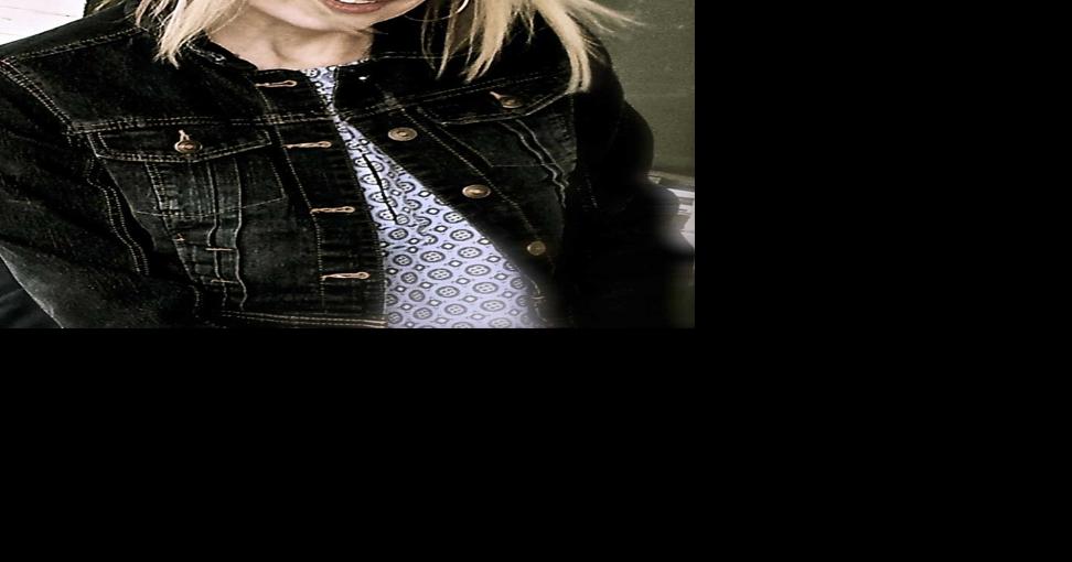 Beki Hemingway performing at Kearney Public Library June 27