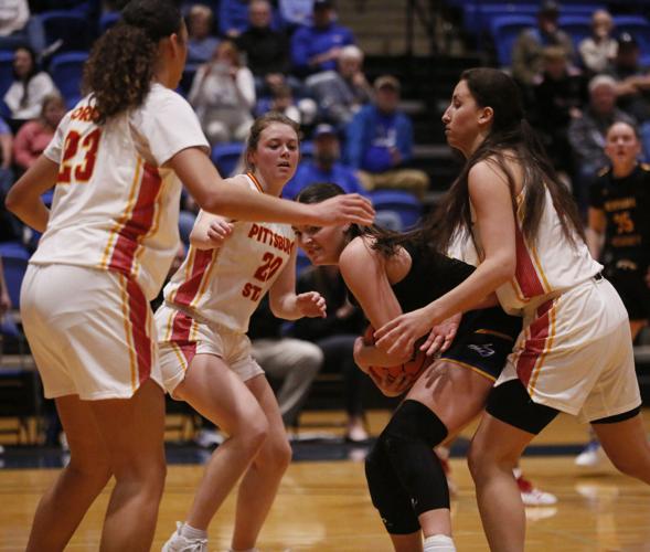 After close first half, Pittsburg State rolls to win over Lopers