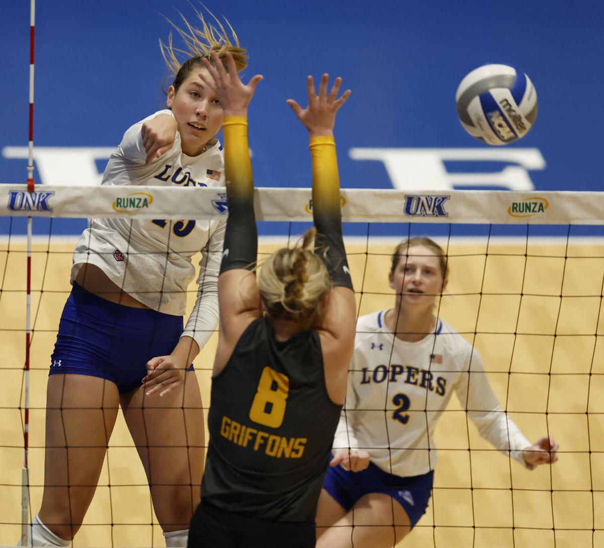 UNK volleyball team steals first set, sweeps Missouri Western