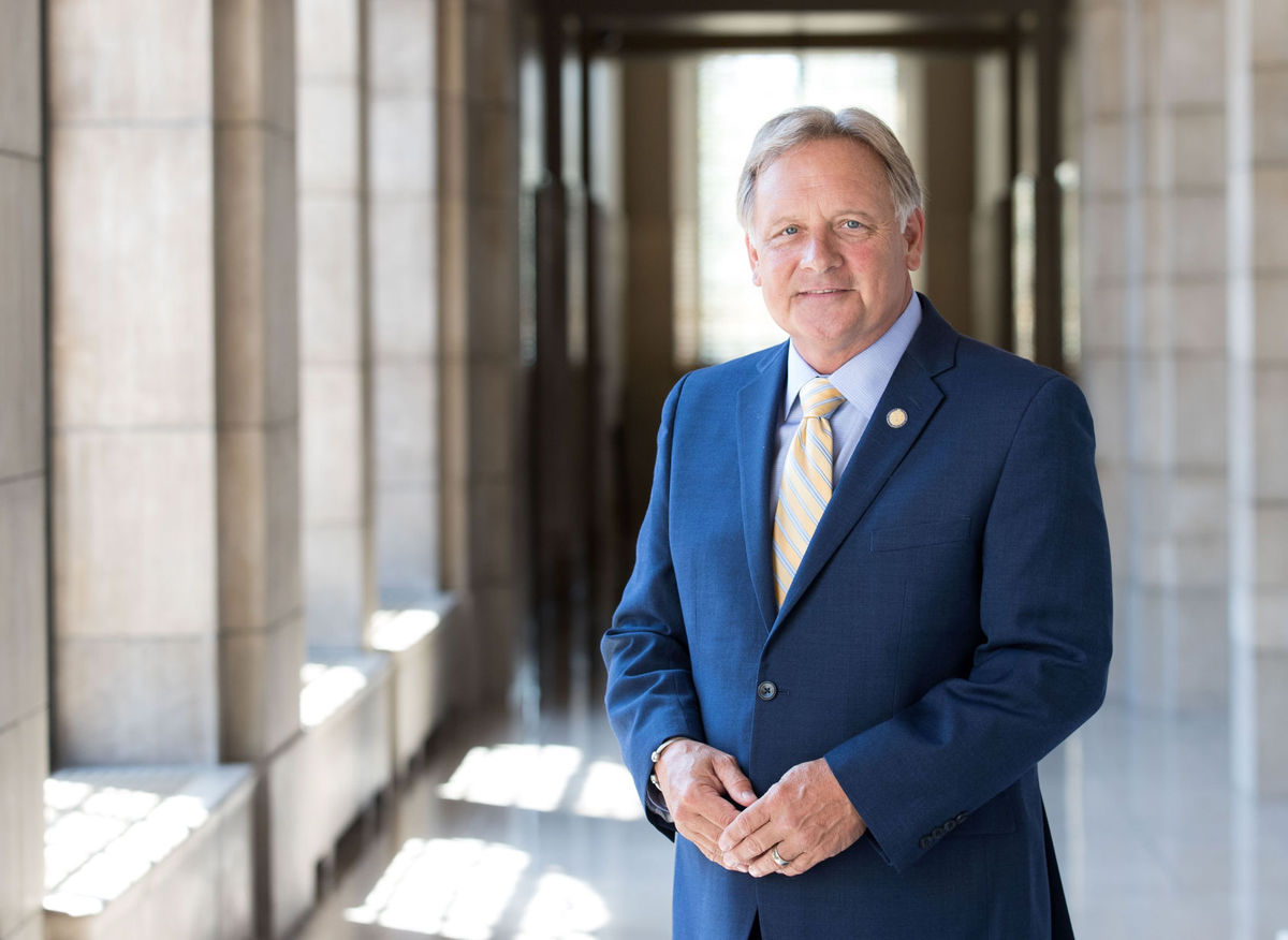 Gubernatorial candidate Bob Krist switches to Democratic Party