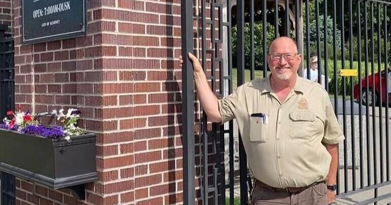 Steve Baye retires after 40 years as Kearney cemetery supervisor