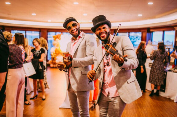 B2wins to perform at The Tassel with ukulele, violin