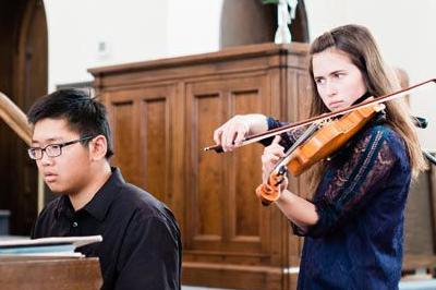 Husband and wife duo present plethora of music styles at Friday concert