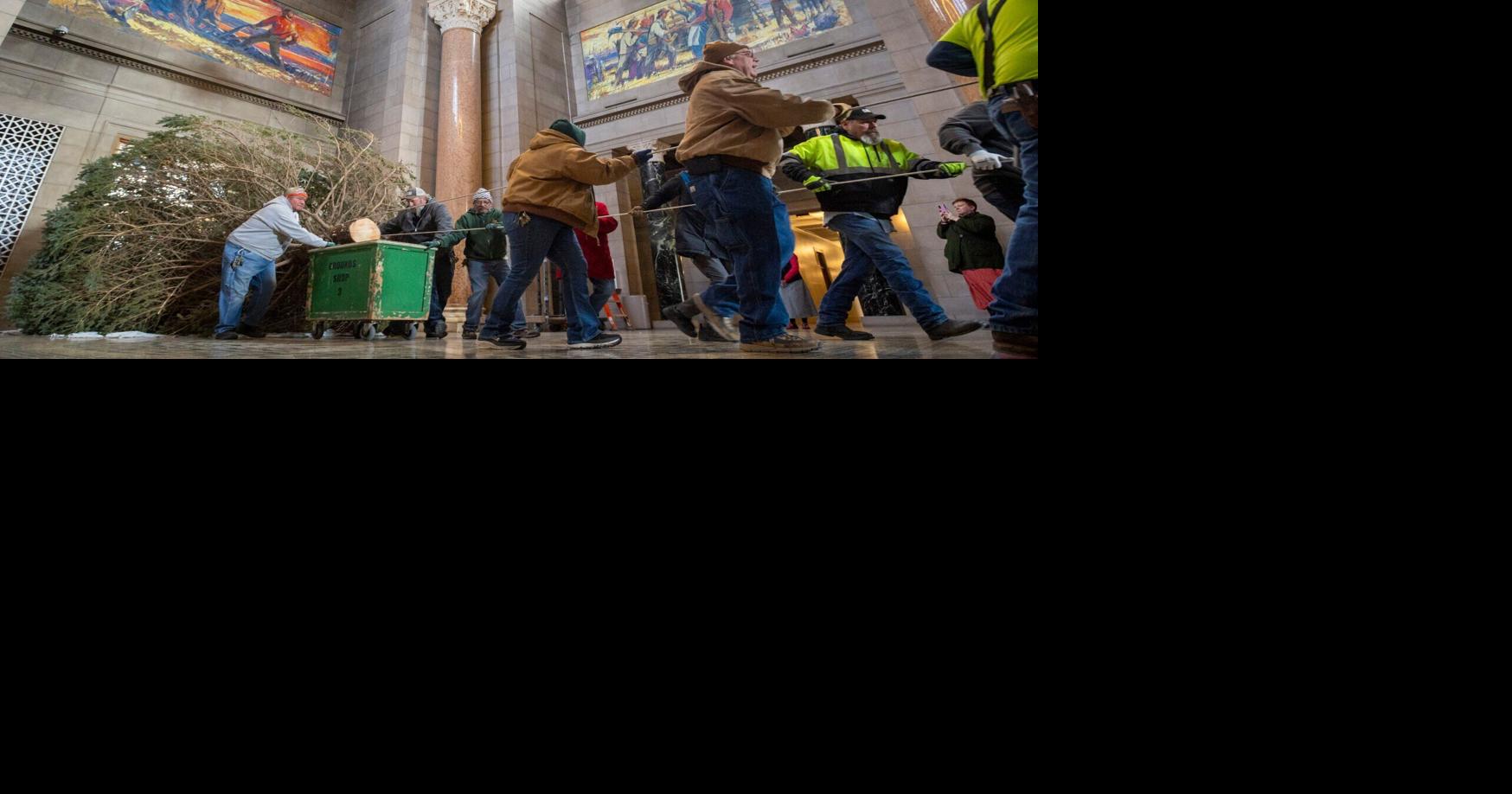 Nebraska Capitol adds Christmas tree from Walton