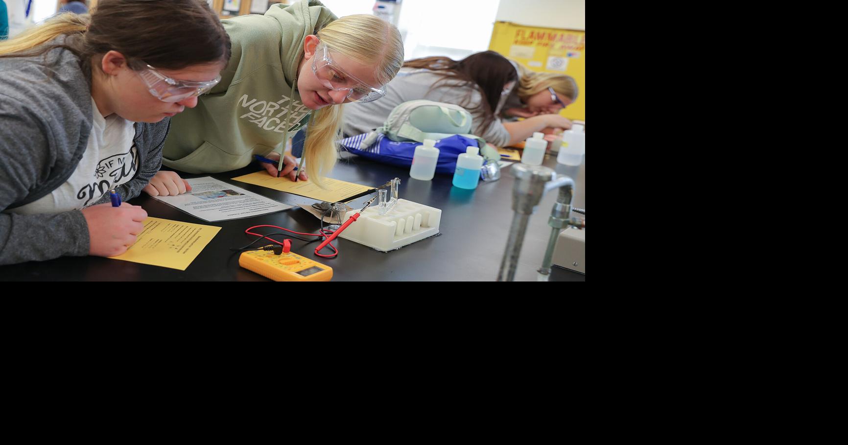High schoolers step into the ‘cool’ world of STEM during UNK Science Day