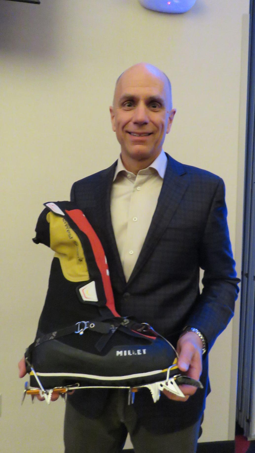 Robert Kay survived ascent of Everest, tells chamber the tale