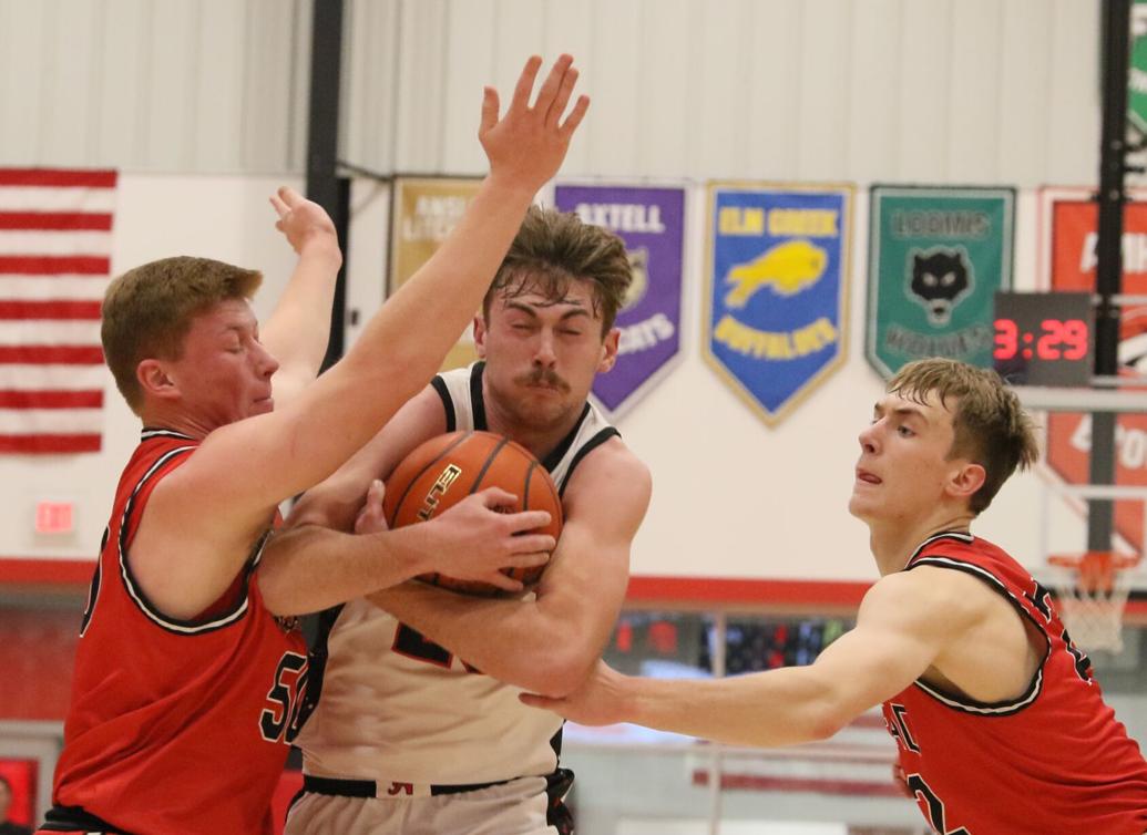 Tayje Hadwiger nets 30 to lead Amherst's return to the state tournament