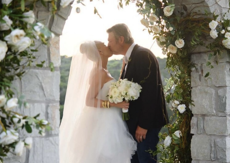 Blake Shelton Says Internet Lies About His Marriage | Entertainment ...