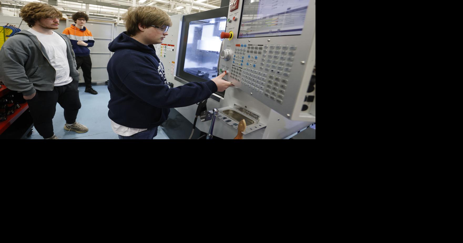 LakeView students create new parts for KUSD carpenters