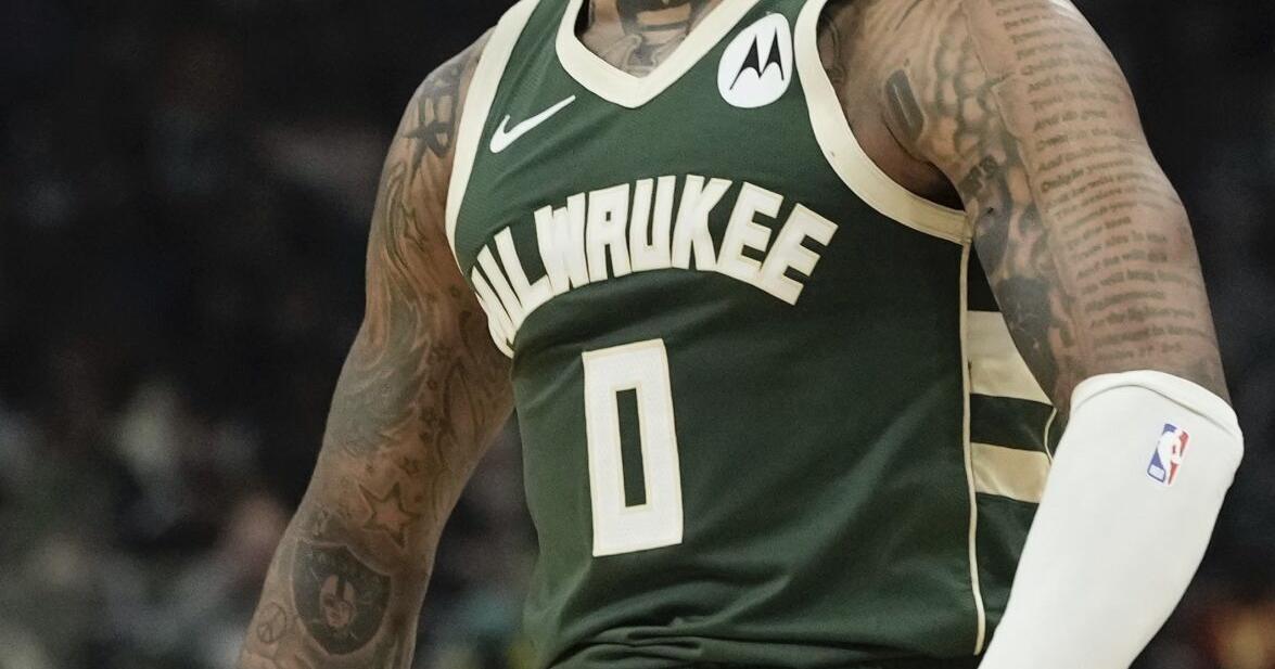 Lillard nets 35 points in first half to lead Giannis-less Bucks