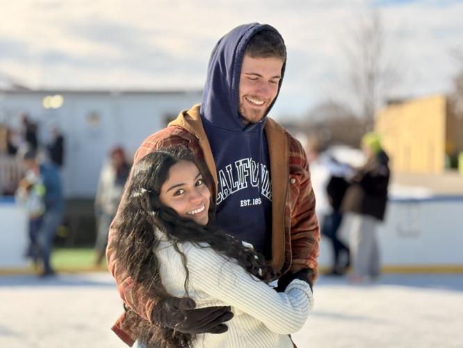 Crowds pack Kenosha for ice sculpting, Snow Daze Festival