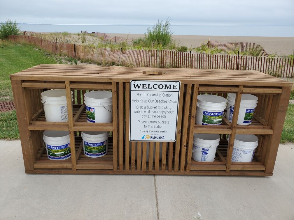 Clean-up station at Simmons Island beach gets a hand from visitors