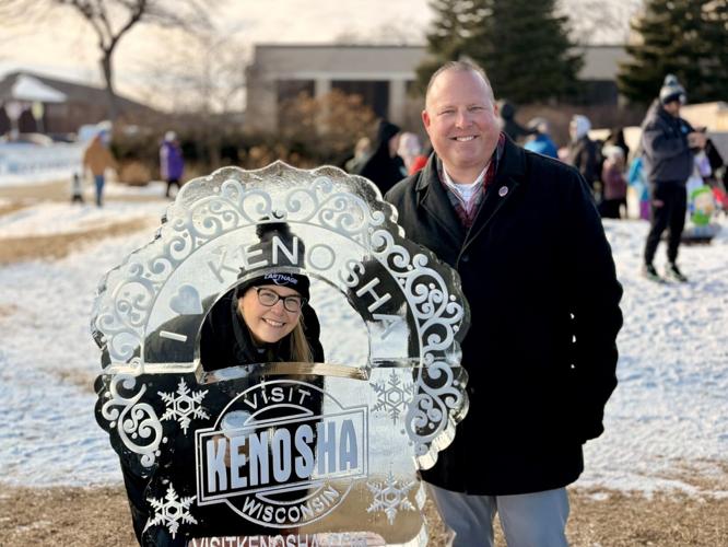 Crowds pack Kenosha for ice sculpting, Snow Daze Festival
