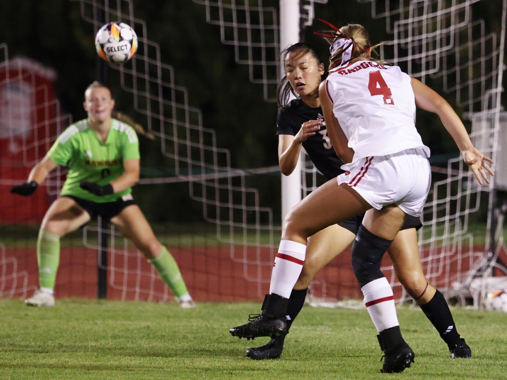Wisconsin tops Western Michigan 3-2 in NCAA Tournament