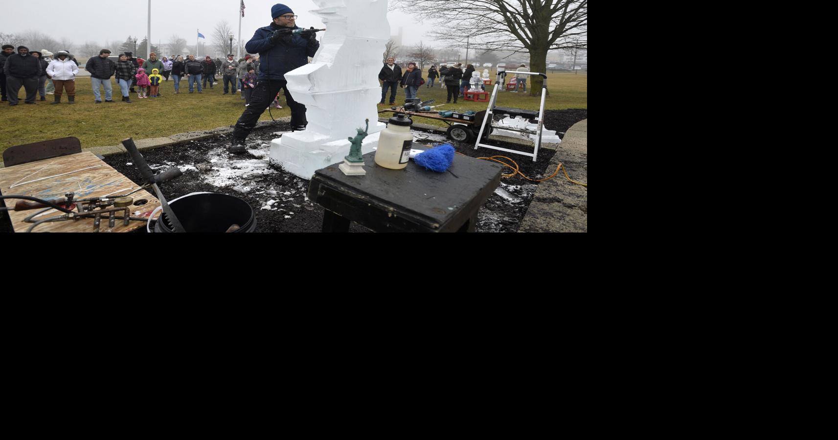Kenosha Snow Daze ice festival draws crowd to Downtown