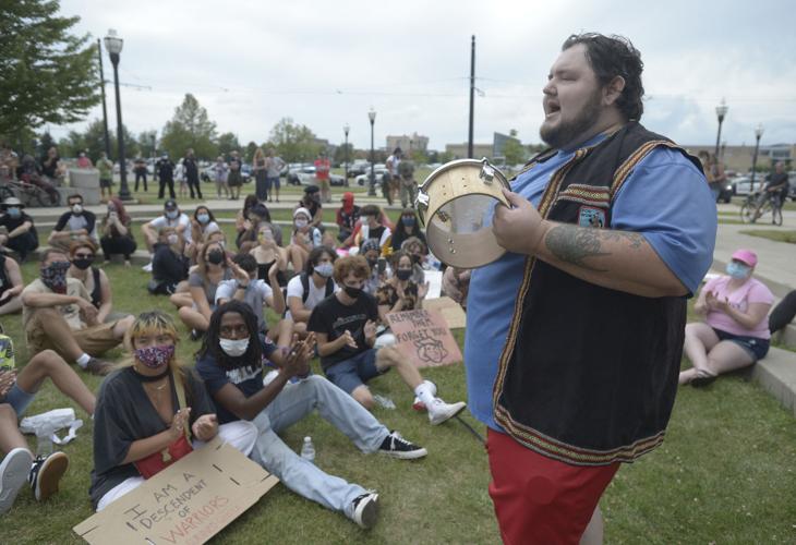 Columbus protest turns into clash with counter-demonstrators