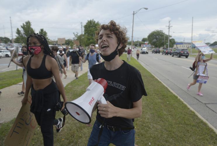 Columbus protest turns into clash with counter-demonstrators