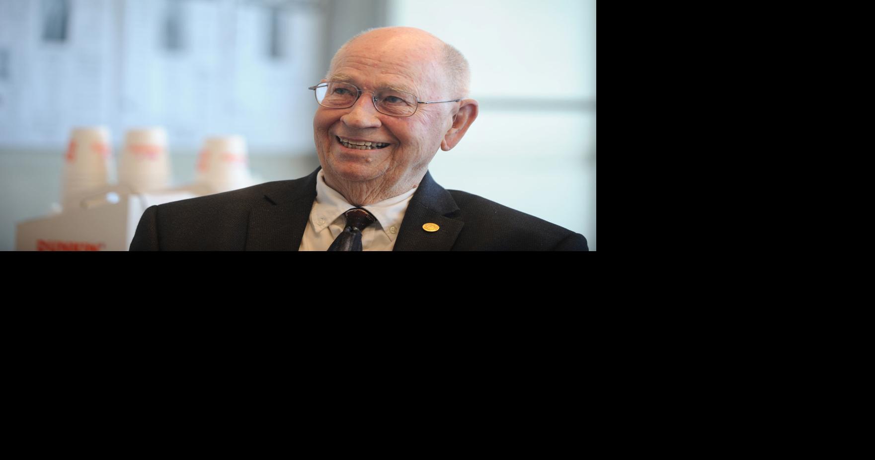 Kenosha mayor honors O. Fred Nelson during meeting