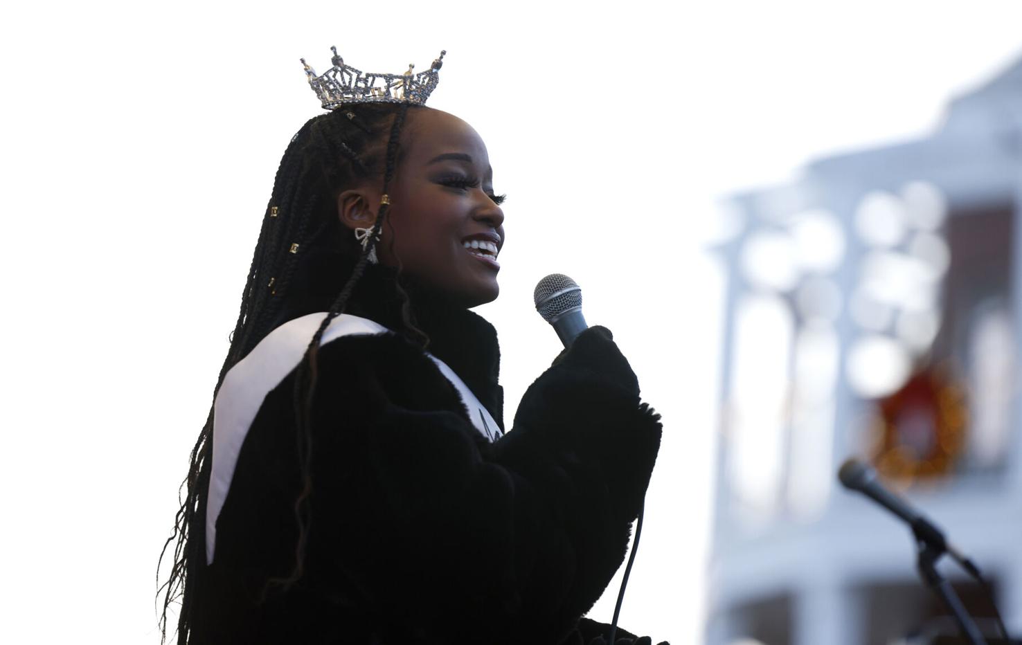 Racine's Newell, Miss Wisconsin vying for Miss America