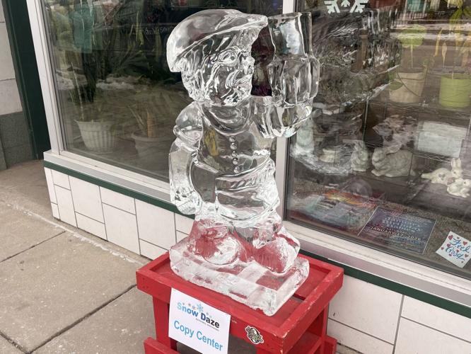 Crowds pack Kenosha for ice sculpting, Snow Daze Festival