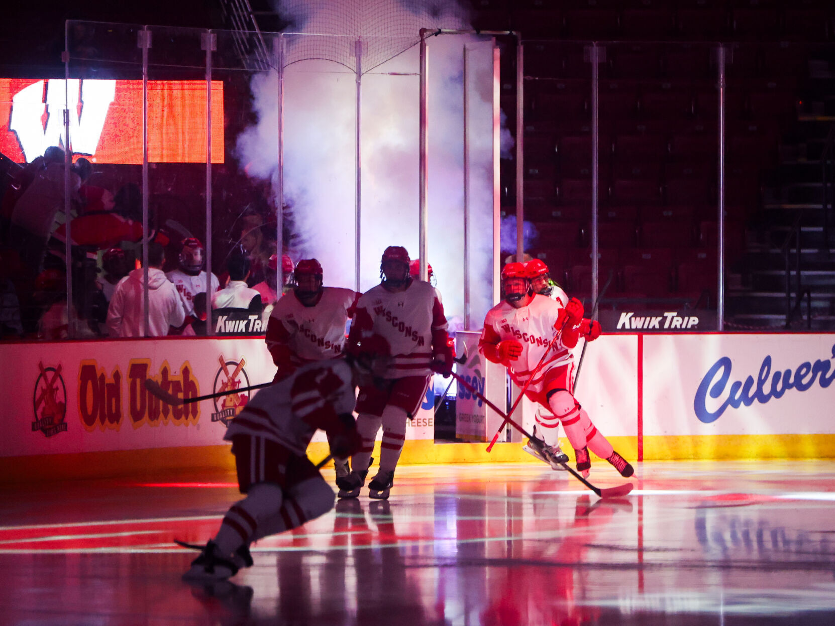Wisconsin men's hockey moves up in national rankings