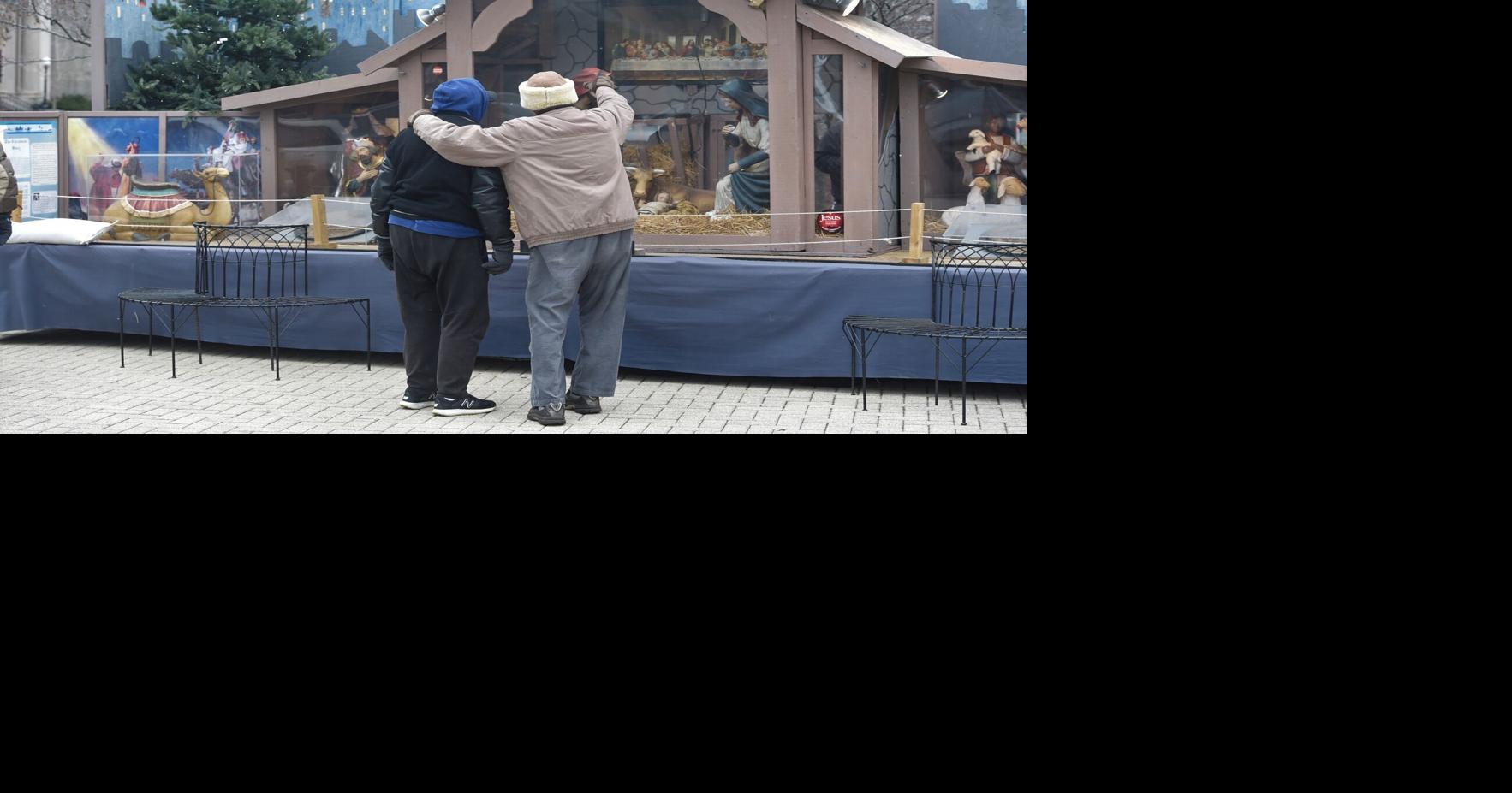 Wind Point couple has brought Nativity scene to downtown Racine for 16 ...