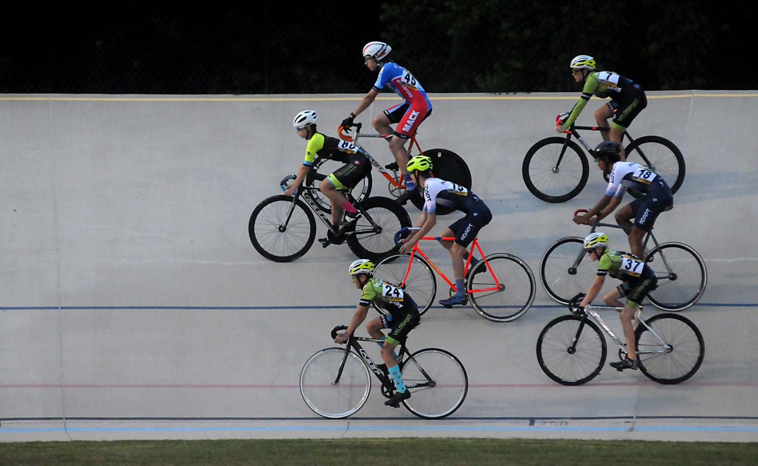 IN PHOTOS: Cyclists compete in a big night of racing at the Washington ...