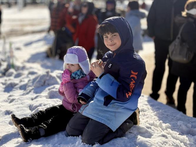 Crowds pack Kenosha for ice sculpting, Snow Daze Festival