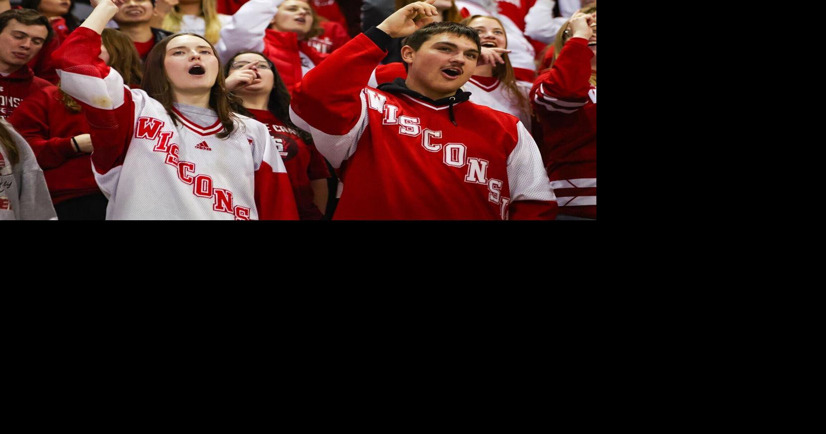 How big were Wisconsin men's hockey home crowds in 2025-26?