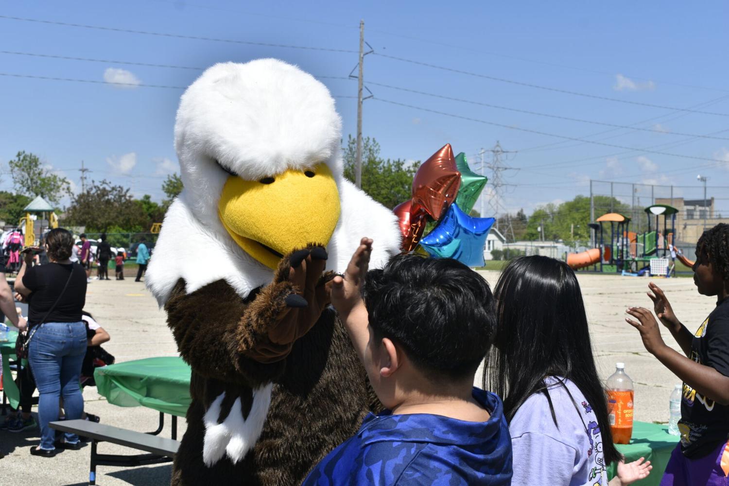 Edward Bain School farewell event draws crowds in Kenosha