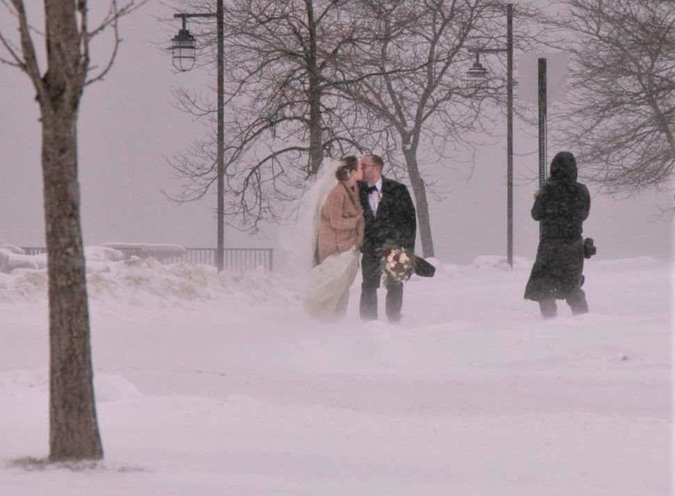 A blizzard of bliss: Kenosha couple takes wedding pix in snowstorm