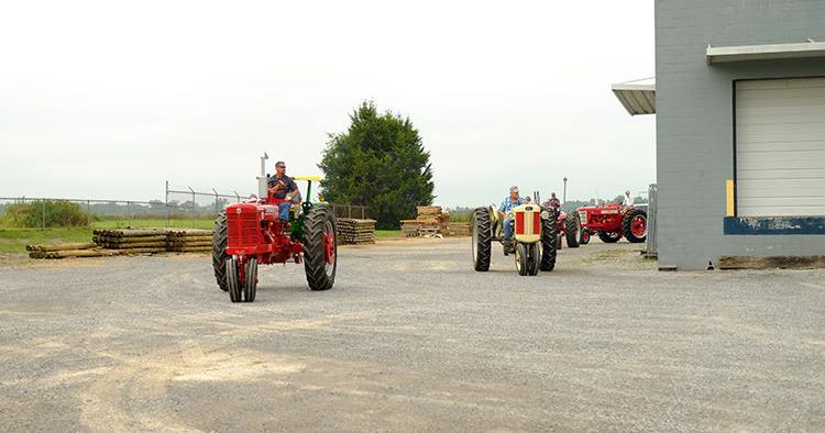 Antique Tractor Ride | Photo Galleries | Kentucky New Era