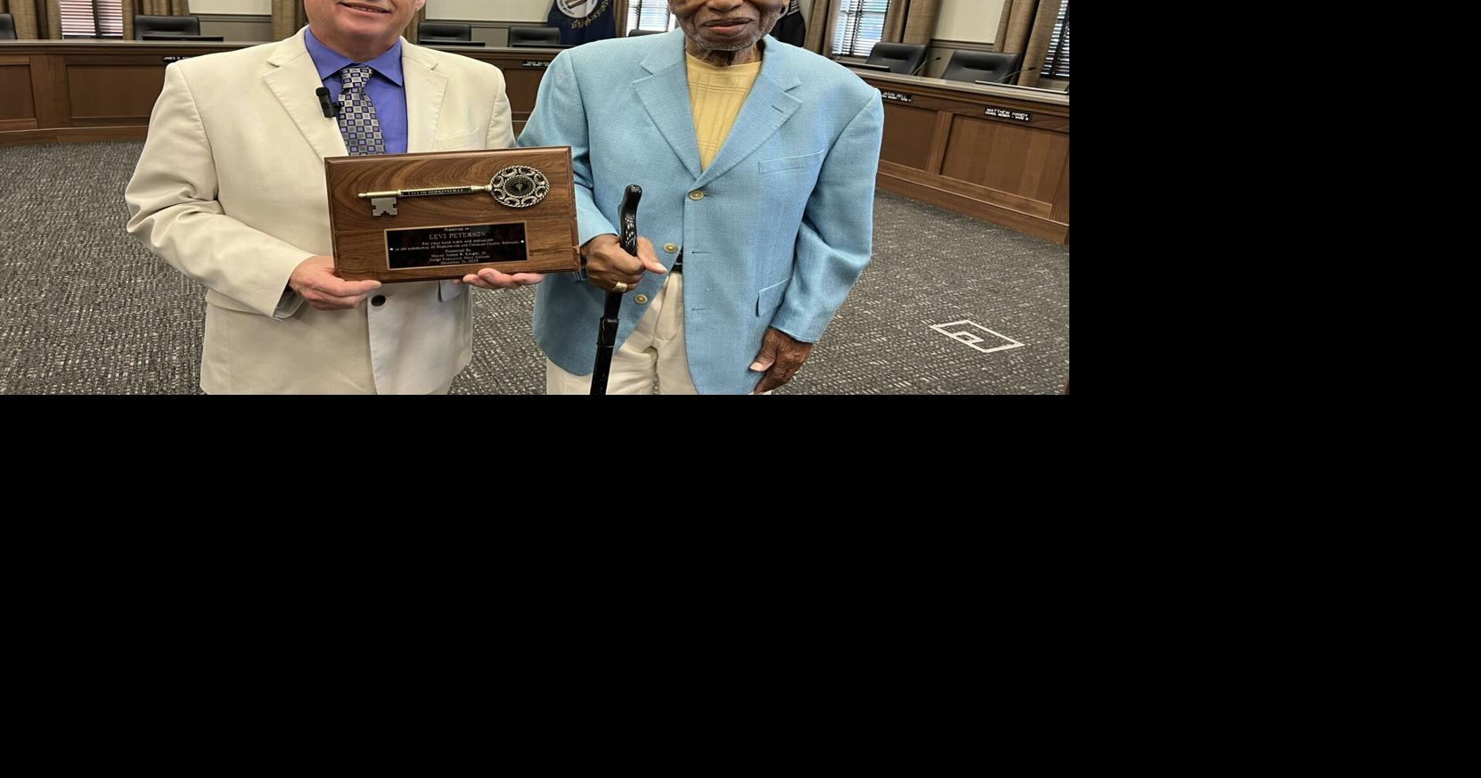 Mayor presents key to Peterson for his dedication to community | News ...