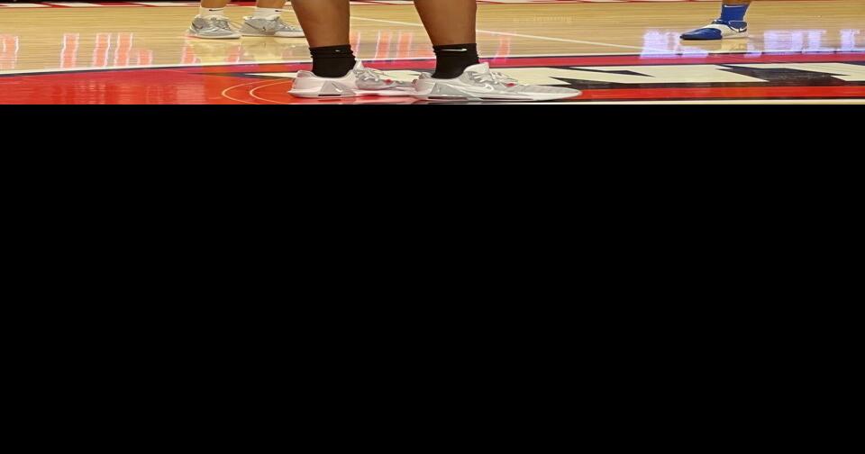 Hopkinsville native Jamarion Sharp at tipoff of Thursday night's game ...